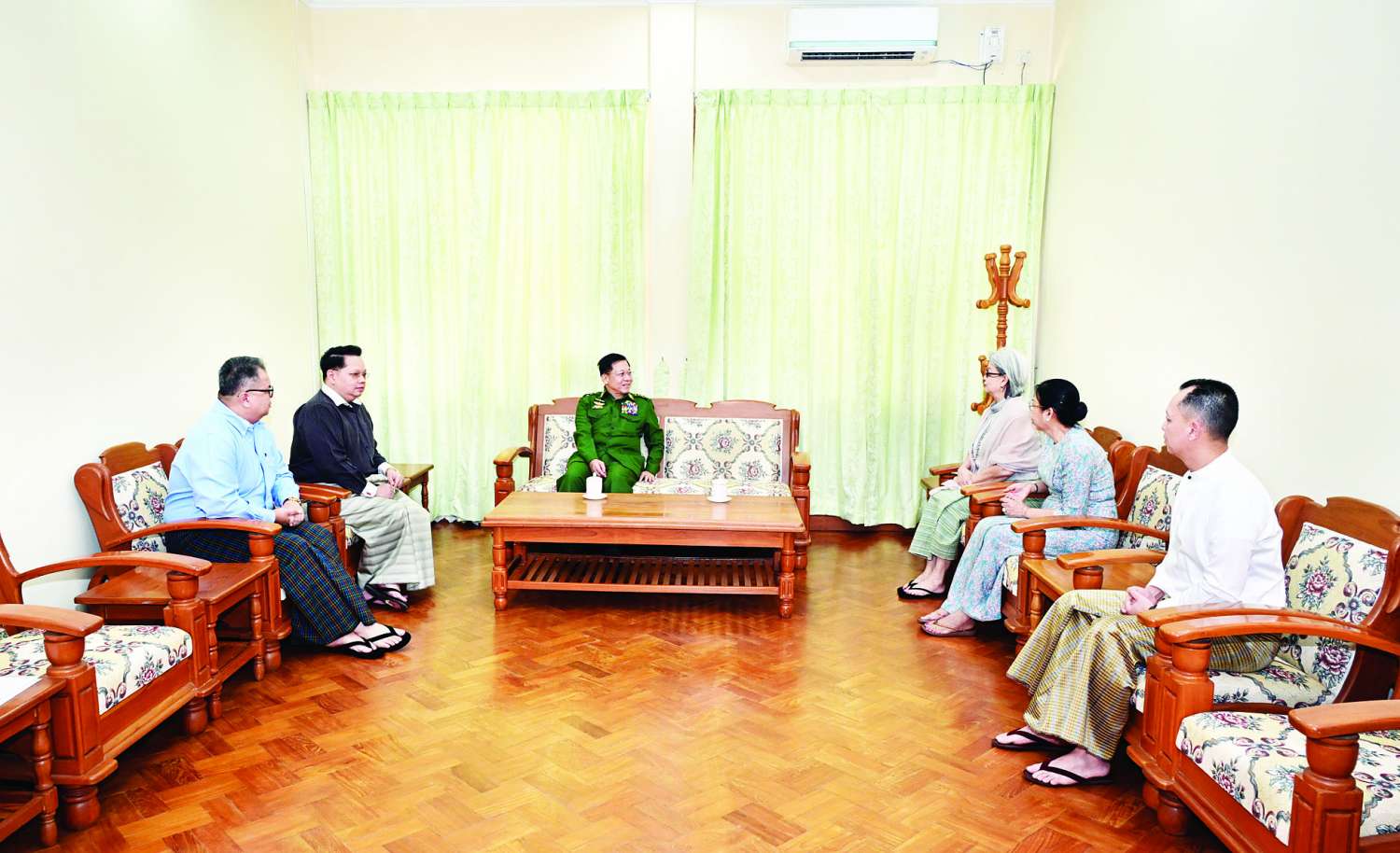 နိုင်ငံတော်စီမံအုပ်ချုပ်ရေးကောင်စီဥက္ကဋ္ဌ တပ်မတော်ကာကွယ်ရေးဦးစီးချုပ